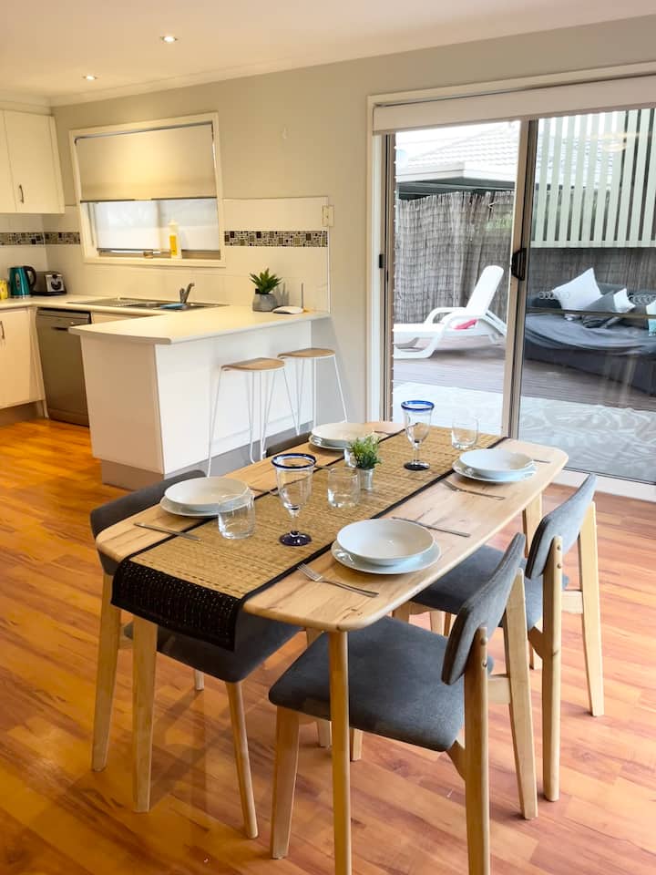 Comfortable Stay - Entire Home | Wi-fi & Carpark - Geelong