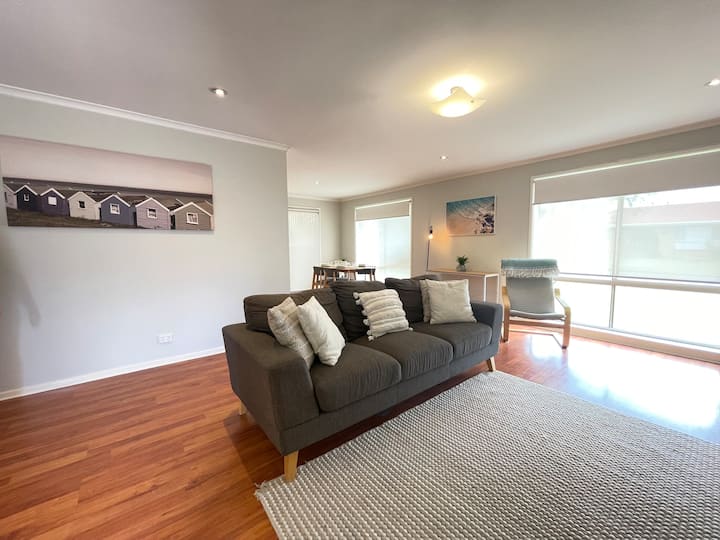 Spacious A/c Home Huge Backyard & Deck | Wifi - Geelong
