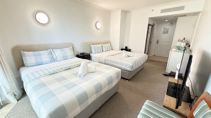Coastal Calm On Level 2 - Surfers Paradise