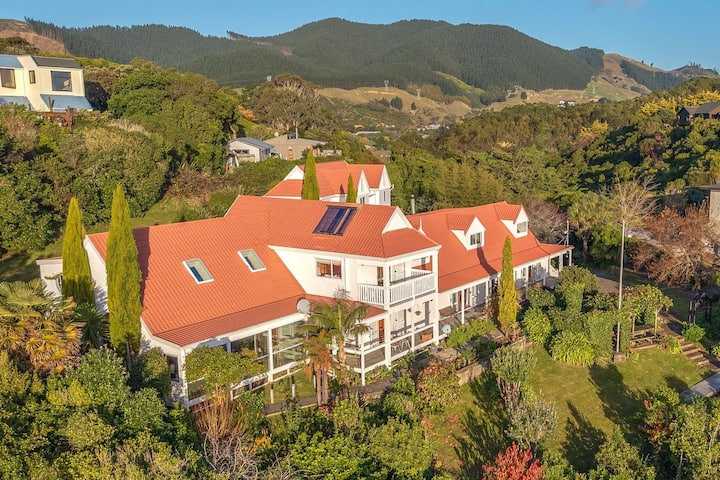 Classic Kiwi Comfort, Quietly Grand. - Paraparaumu