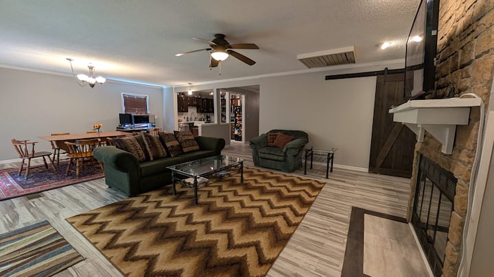 Entire House - Spacious Ranch - Kansas City, MO