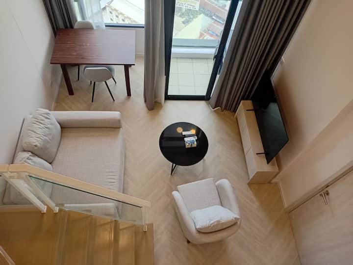 Rama9 72平三卧两卫带阳台loft/适合家庭/屋顶泳池/近rca/近火车夜市/近tonglor - Bangkok