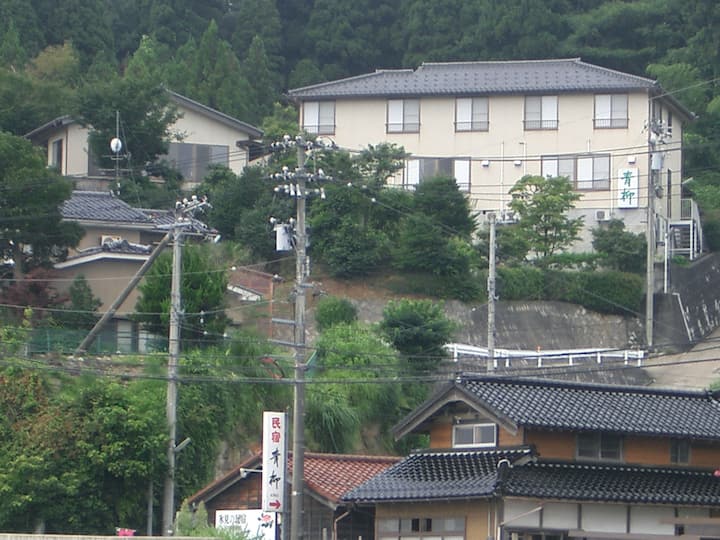 海越しパノラマ立山連峰の雪山を氷見海岸高台オーシャンビュー旅館 - Himi