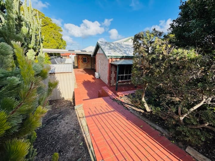 "The Laneway" - Boston, Australia