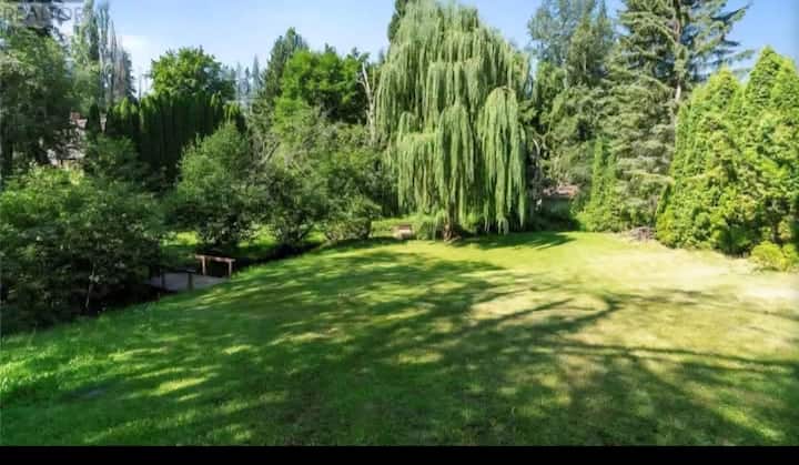 Canoe Creek Retreat - Salmon Arm