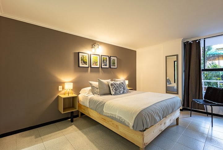 Newly Renovated 1br In Poblado. 5 Min To Provenza. - Medellín