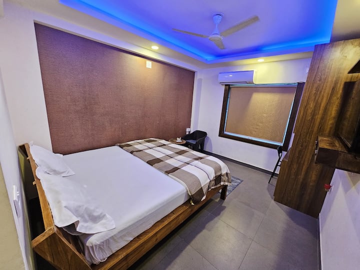 1rk Flat At Puri | 800 M Beach - プリー