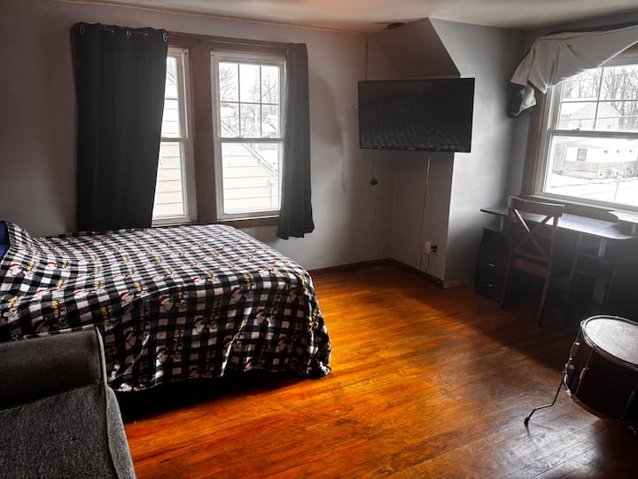 Upstairs And To The Left! - Mentor-on-the-Lake, OH