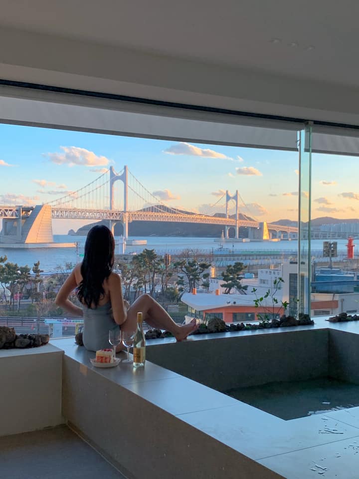 [신축특가]  광안대교뷰인생샷•고요 • 자쿠지무료• 8인감성숙소 •웰컴와인•간단조식제공 - 釜山