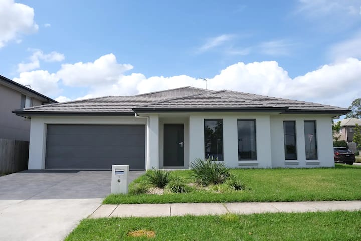 Kellyville Modern & Stylish House For Family &Work - Dural