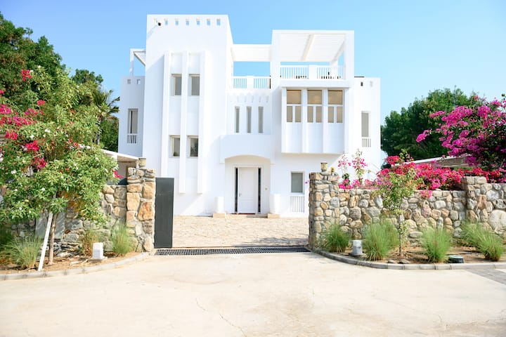 Luxury 5 Bedroom Beach Villa - Oman