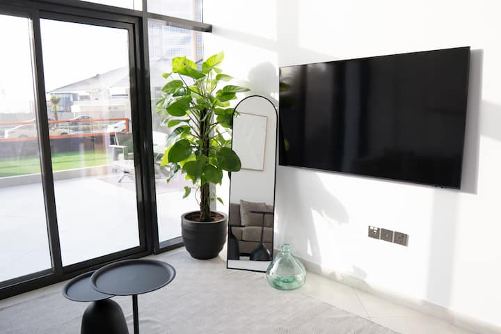 1 Bed In Luxury Male Room | Gym | Pool | Metro - Dubai