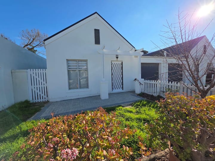 2 Bedroom House @ Tweespruit - Pet Friendly - Stellenbosch