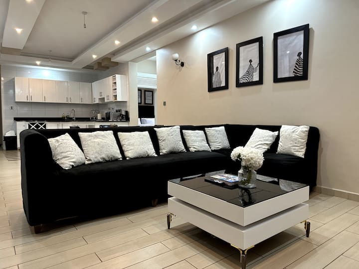 Warm, Spacious And Inviting - Uganda