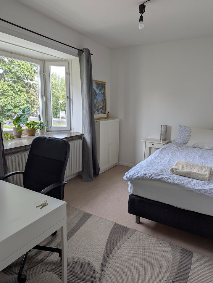 Private Room In 3 Bedroom Flat - Uppsala