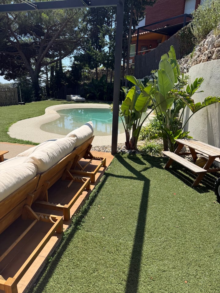 Villa Con Piscina Tropical Y Super Vistas Al Mar - Granollers
