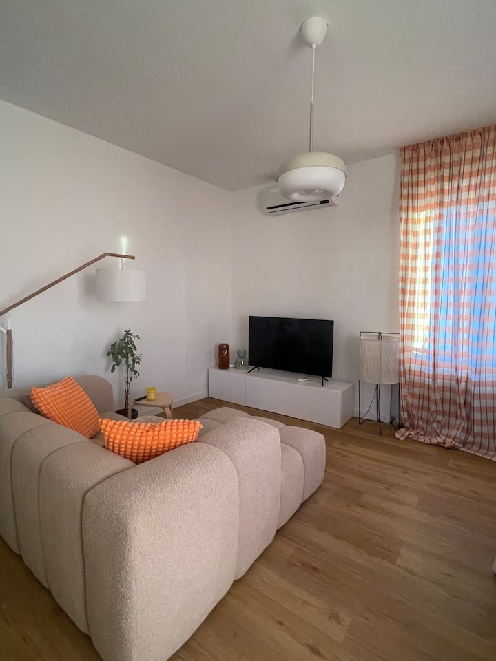 Cozy Apartment 10min Walk From The City Center - Modène