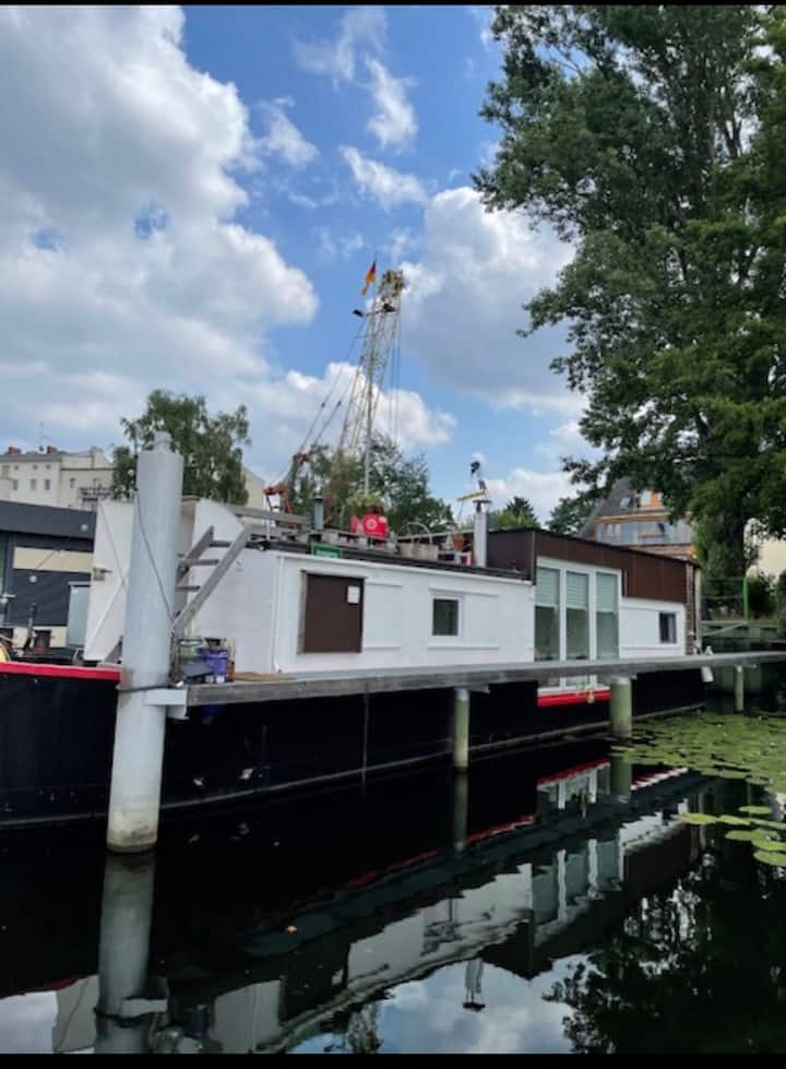 Berlin Houseboat “Luise” – Next To Little Venice - Berlin