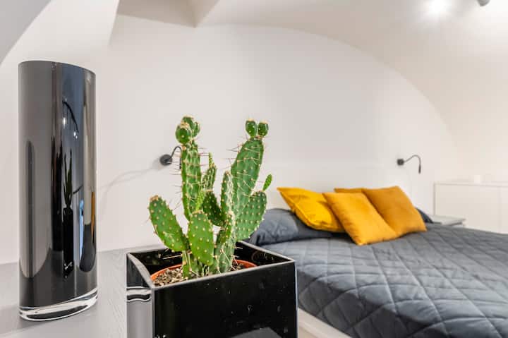 Guesthost - Central And Bright Apartment Catania - Catania