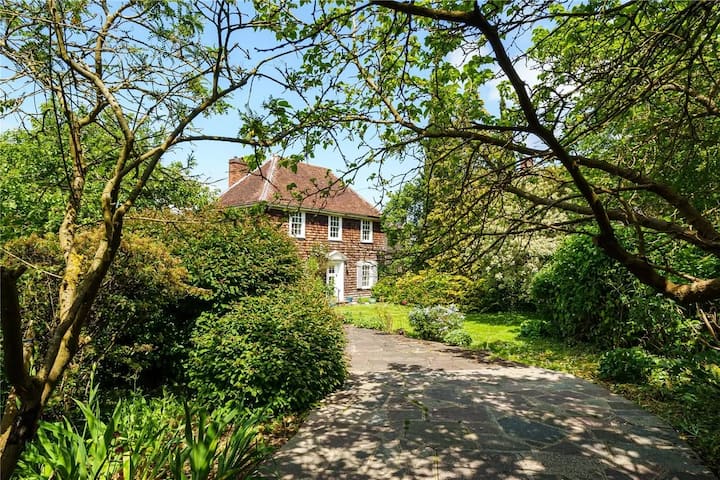 Countryside Charm In North London - London