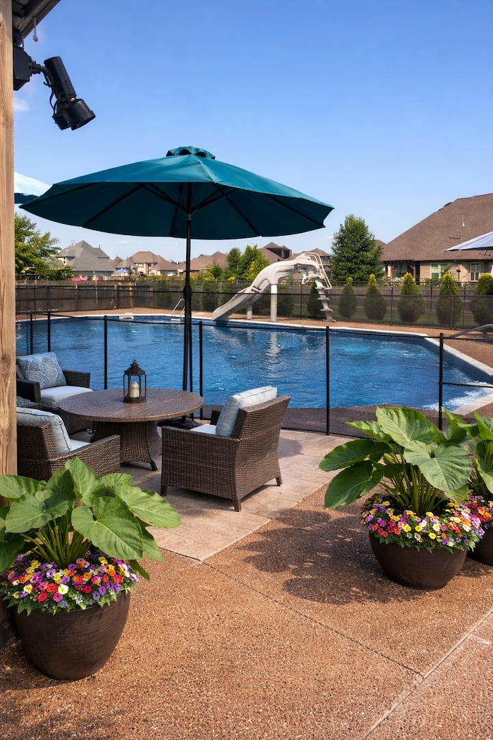 The Southern Magnolia Poolside Retreat - Milan, TN