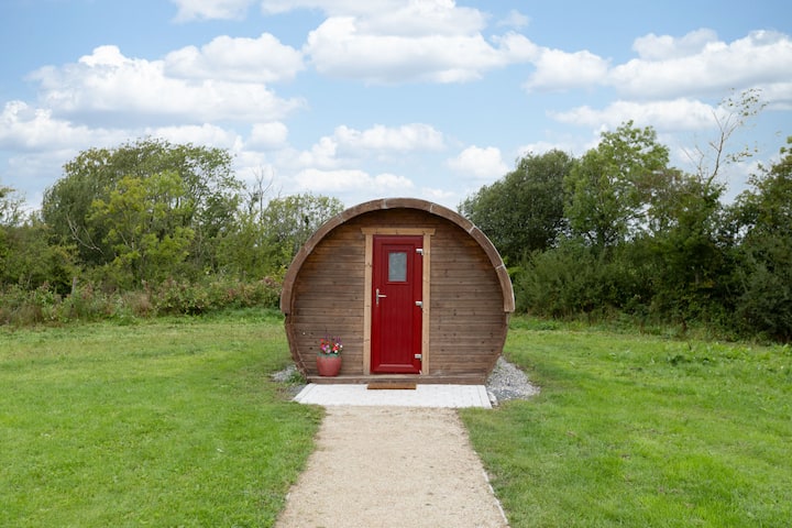 Barrel Cabin At Making Tracks - County Laois