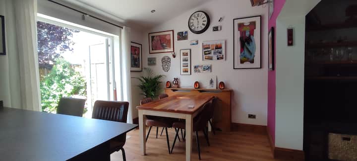 Vibrant Art House In Coastal Clevedon - 클리브던