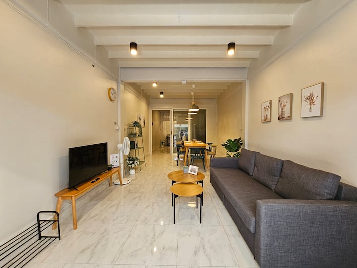 Homey & Cozy House For 10 / 400m To Bts Phayathai - Bangkok