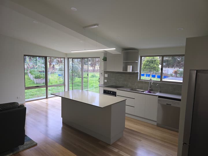 Urban Retreat Near Hobart & Airport With Breakfast - Hobart