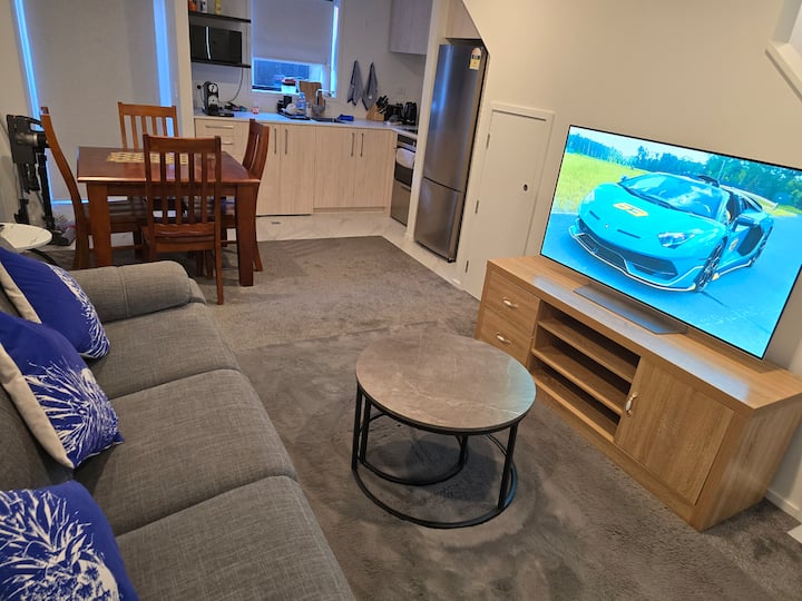 Modern 3-level City Apartment Prime Cashel Street - Governors Bay