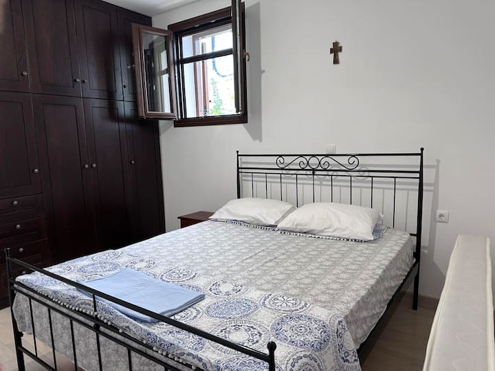 Modern Charm In A Prime Spot - Sougia