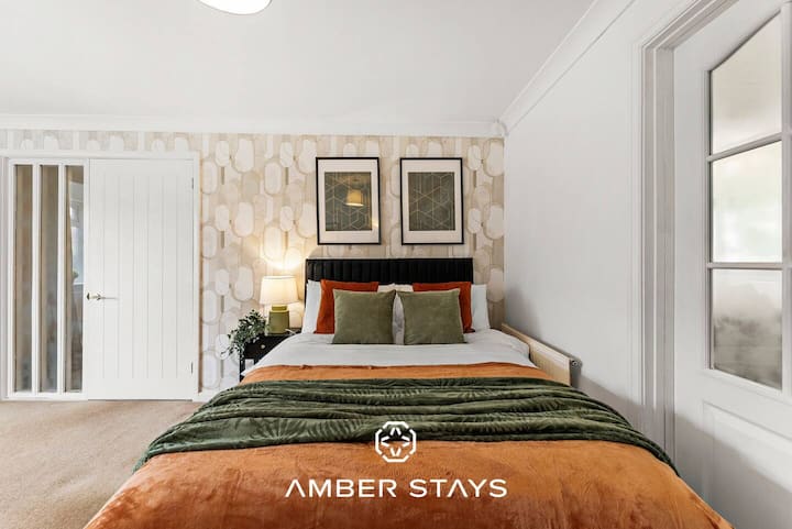 Pristine Home With Parking, Ideal For Contractors! - Cheltenham