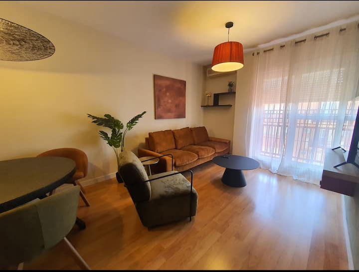 Parking Incluido En El Centro Histórico De Sevilla - Camas