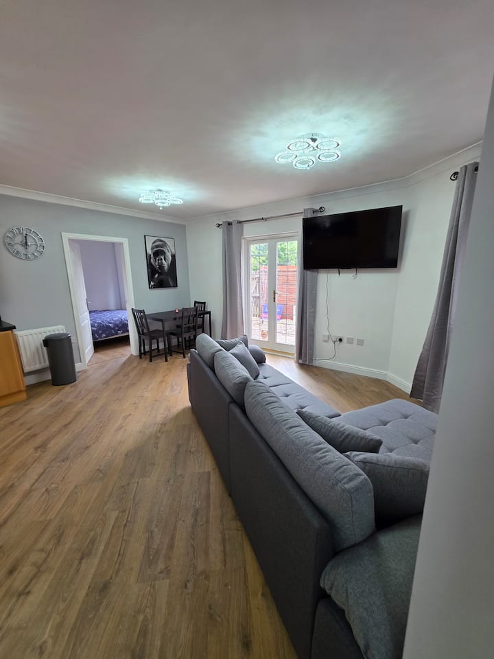 Beautuful 2 Bed Apartment - Warrington
