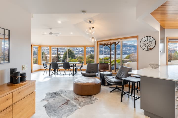Stunning Lake View Retreat - Queenstown, New Zealand