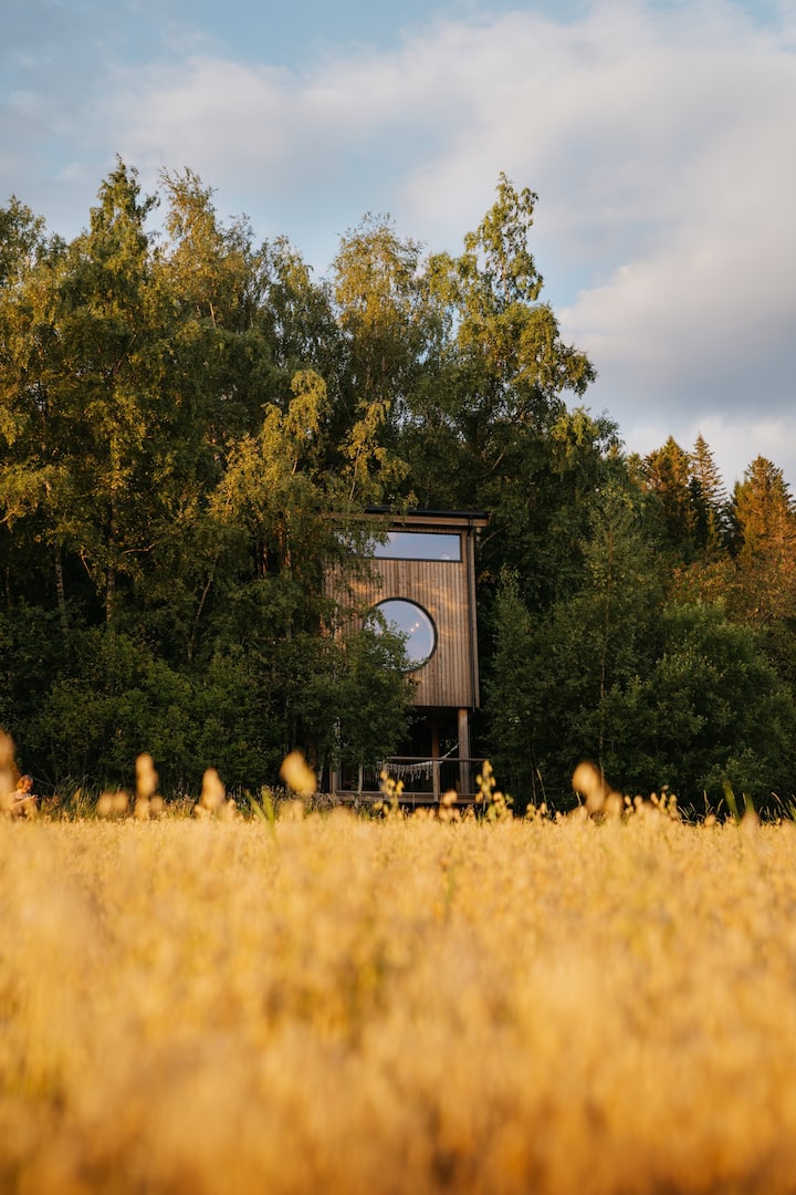 Fuglekassehytte Med Panoramautsikt Over Fjorden - Småland