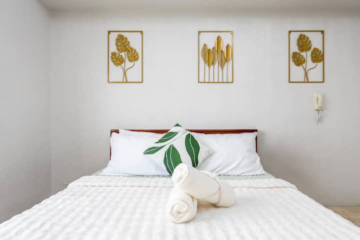 Condo W Balcony Near It Park Nice City/pool View - Cebu City