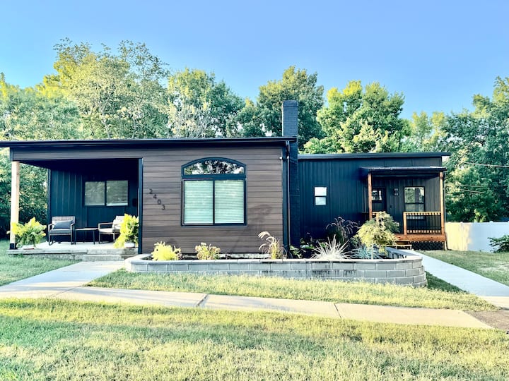 Spacious 4br/4ba Parkside Home • Backyard Bbq - コロンビア, MO