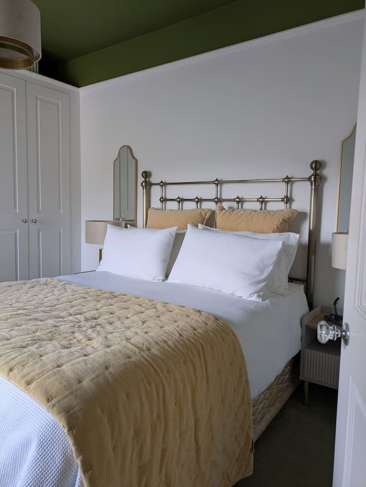 Peaceful & Quiet Bedroom - Cardiff