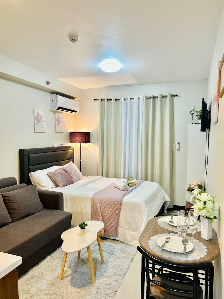 Affordable Staycation With Wifi, Balcony And Pool - Lapu-Lapu City