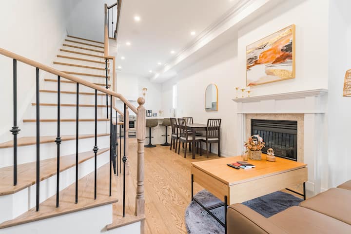 3br, 2ba Spacious King W Townhouse | Free Parking - Toronto