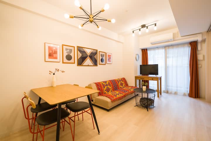 日本橋民泊2a：2室1厅2洗漱1卫1浴/步行可达黑门市场/动漫街/通天阁/靠近日本桥站/关西机场直达 - Osaka