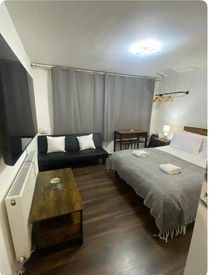 Studio B – Modern Chic Retreat In London - 