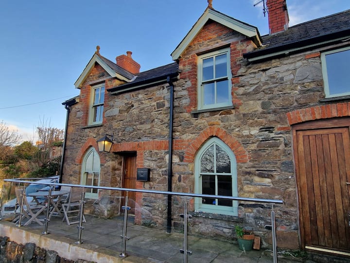 Comfortable And Contemporary - Fishguard