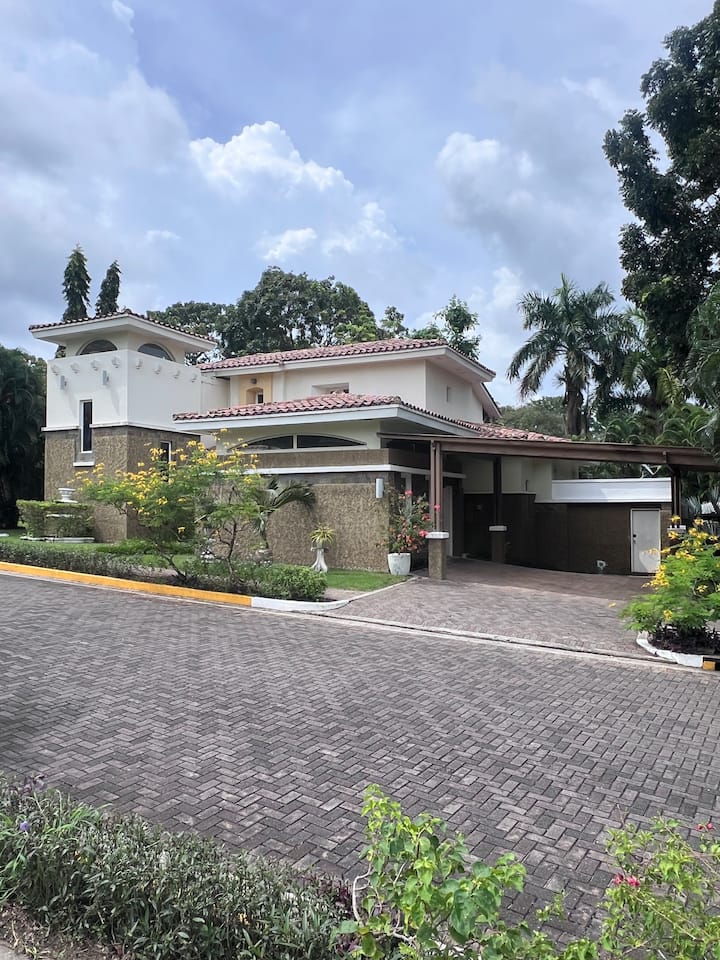 Hermosa Casa En Tucan Country Club - Panama