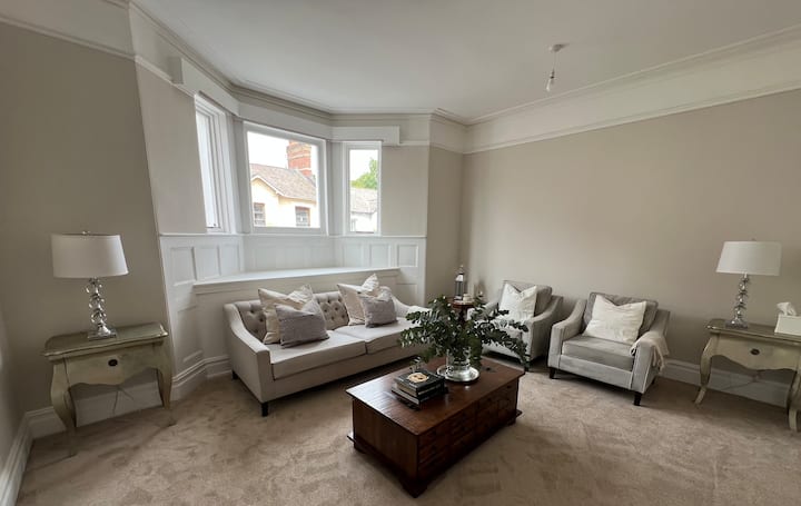 Retreat Amongst The Convenience. - Torquay, UK