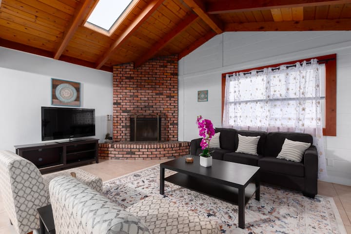 Fabulous 6 Bedroom /3 Bathroom Home In Mira Mesa - San Diego, CA