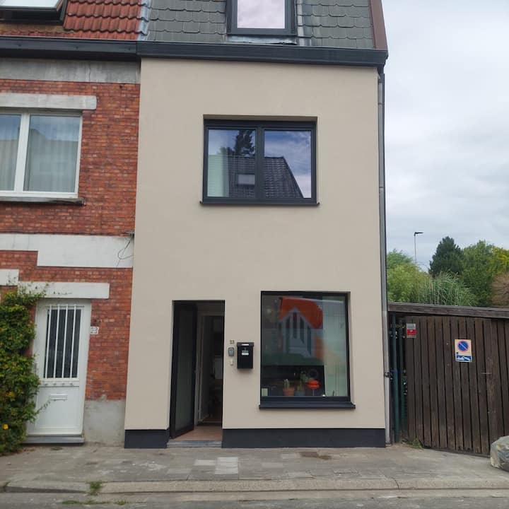 Entire Cosy House - 2 Bed Rooms, 2 Beds - Gand