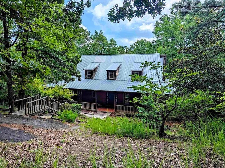 The Fox Den ~ Lake Front Getaway! - Arkansas
