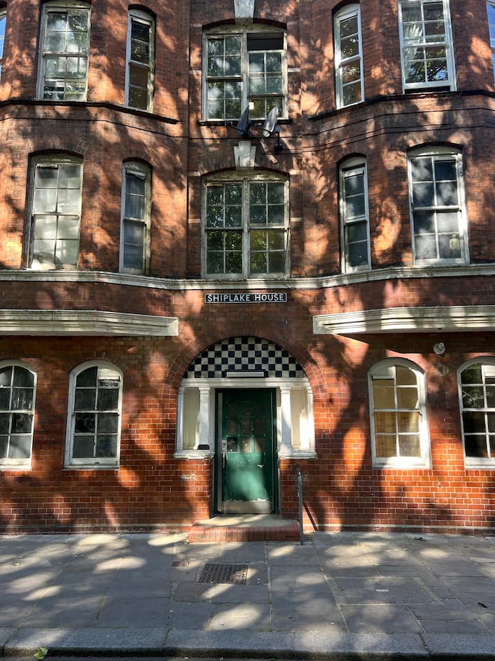 The Roundabout Flat! - City of London